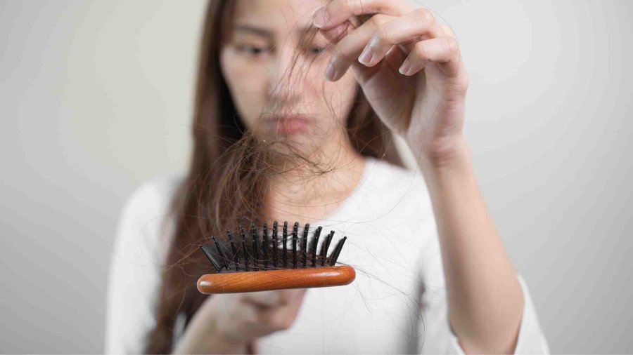 10 Penyebab Rambut Rontok Parah dan Solusinya dengan Cure Genesis